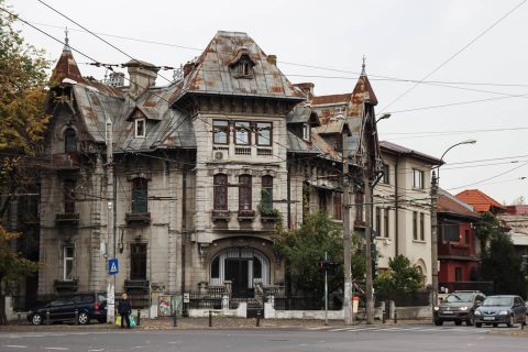 Budapest vs Bucharest: Which City Should You Visit? - LivingOutLau