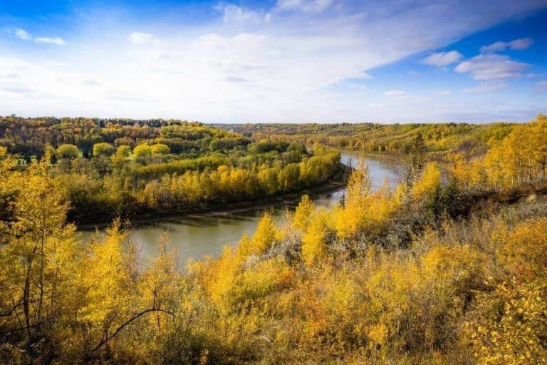 17 Best Small Towns In Alberta Worth Visiting in 2023 - LivingOutLau