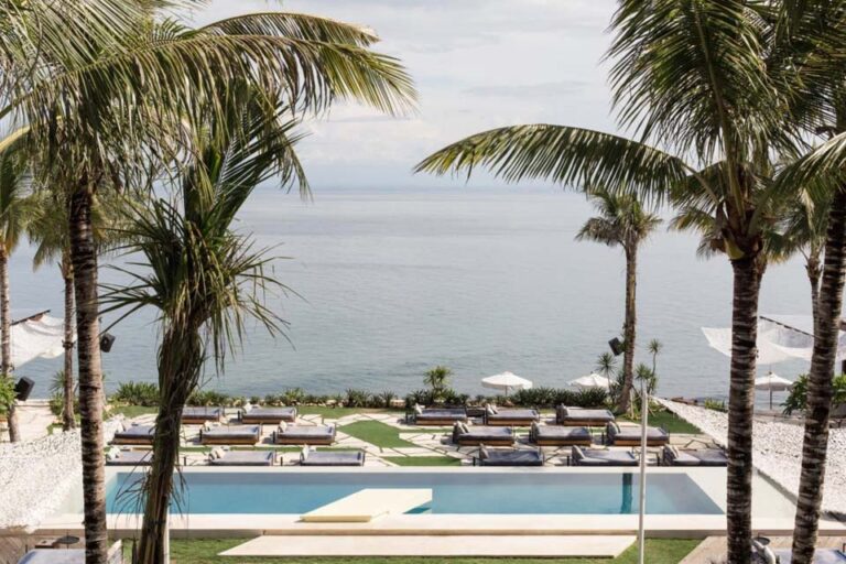 10 Best Beach Clubs in Uluwatu Bali To Die For! - LivingOutLau