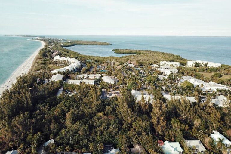 21 Best Quiet Beach Towns In Florida: Small and Quaint! - LivingOutLau