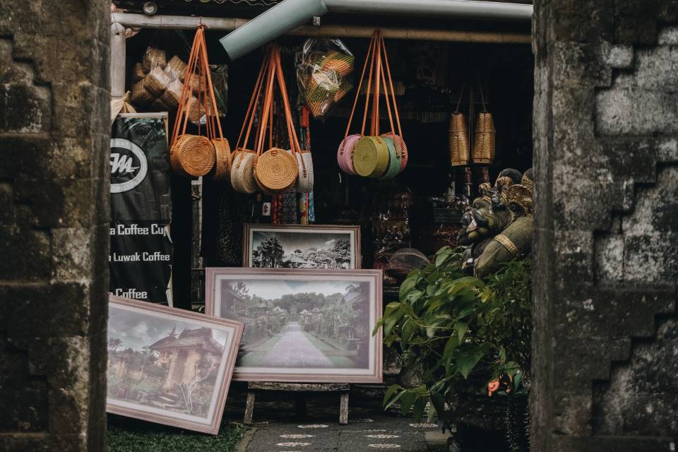 11 Unique Souvenirs From Bali To Buy (Gifts, Food + More!) - LivingOutLau