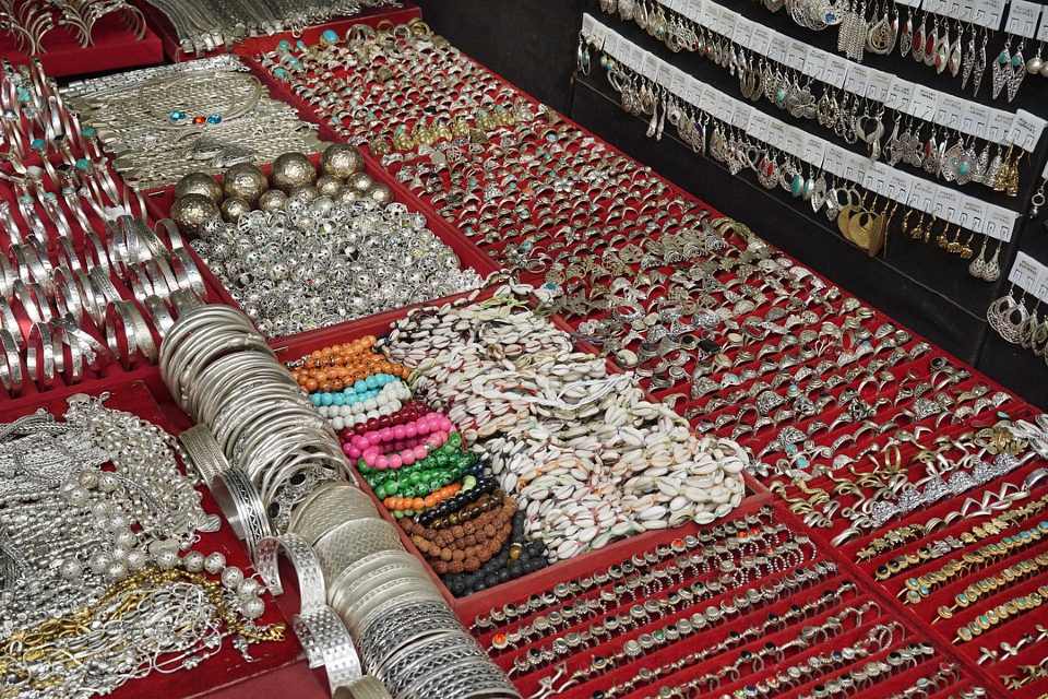 11 Unique Souvenirs From Bali To Buy (Gifts, Food + More!) - LivingOutLau